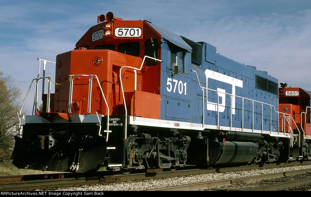GTW 5701--GP38-2